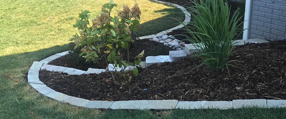 Creating Low-Maintenance Landscape Borders: Edging Materials and Design ...
